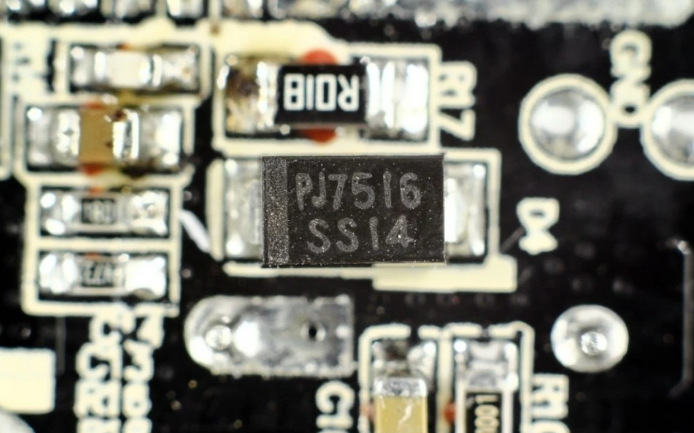 使用PI一体化方案的VOOC快充技术充电器-电源网